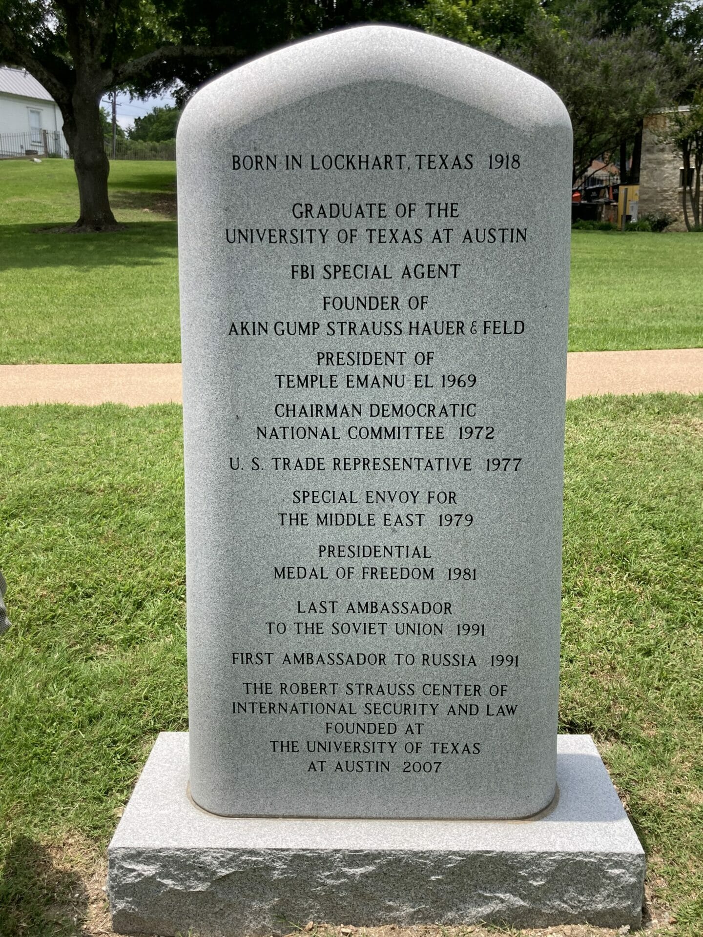 Ambassador Robert Strauss Honored at Texas State Cemetery - The Strauss Center